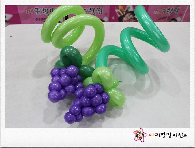난이도높은 칼 요술풍선으로 만들기 긴풍선으로 만드는 것중에 가장 쉽다고 하는 칼~ 조금 응용해서 이렇게도 만들어요